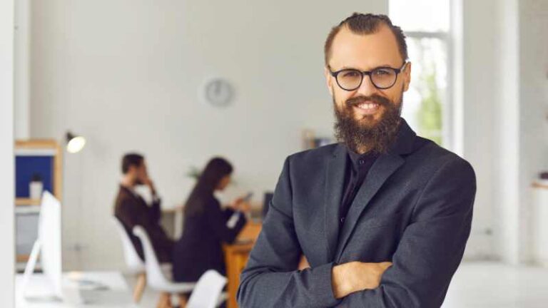 Funciones del CEO en la empresa 2025 🥇 Análisis completo